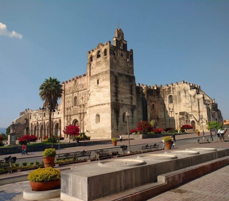 Visit Yuriria Guanajuato and its Enchanted Temples » Savoteur